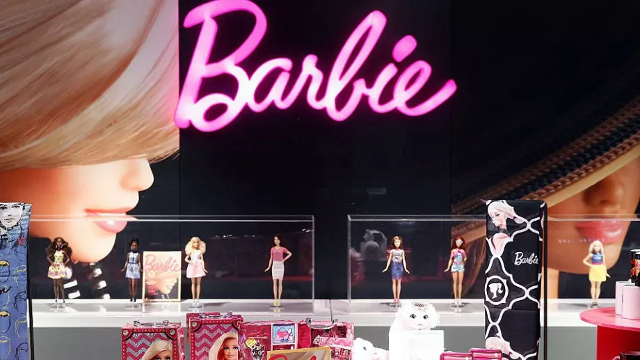 Куклата Барби празнува 65-ти рожден ден (СНИМКИ)